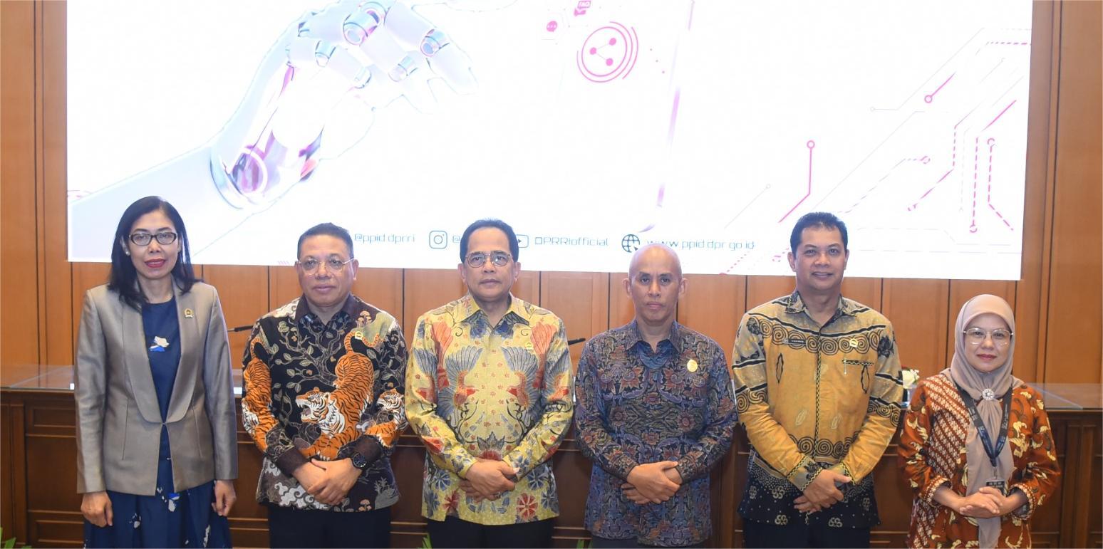 Setjen DPR RI Luncurkan Aplikasi Mobile PPID Dan PARSA | Waspada
