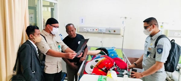 Manajemen RSUD Langsa Kunjungi Korban KM 34 Gunung Salak