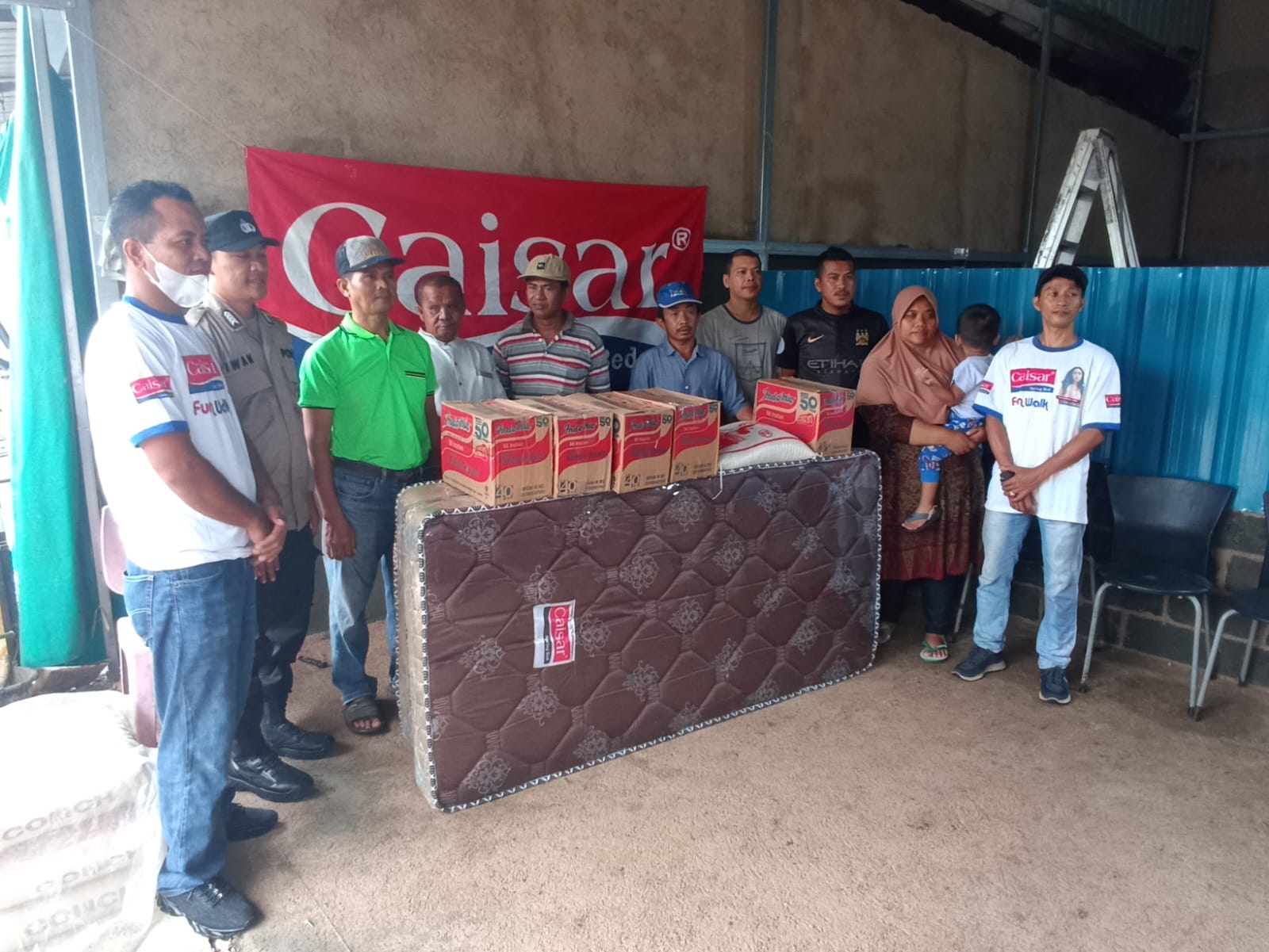 PT Pulau Cahaya Terang - Pabrik Caisar Spring Bed Batam Bantu Korban Kebakaran