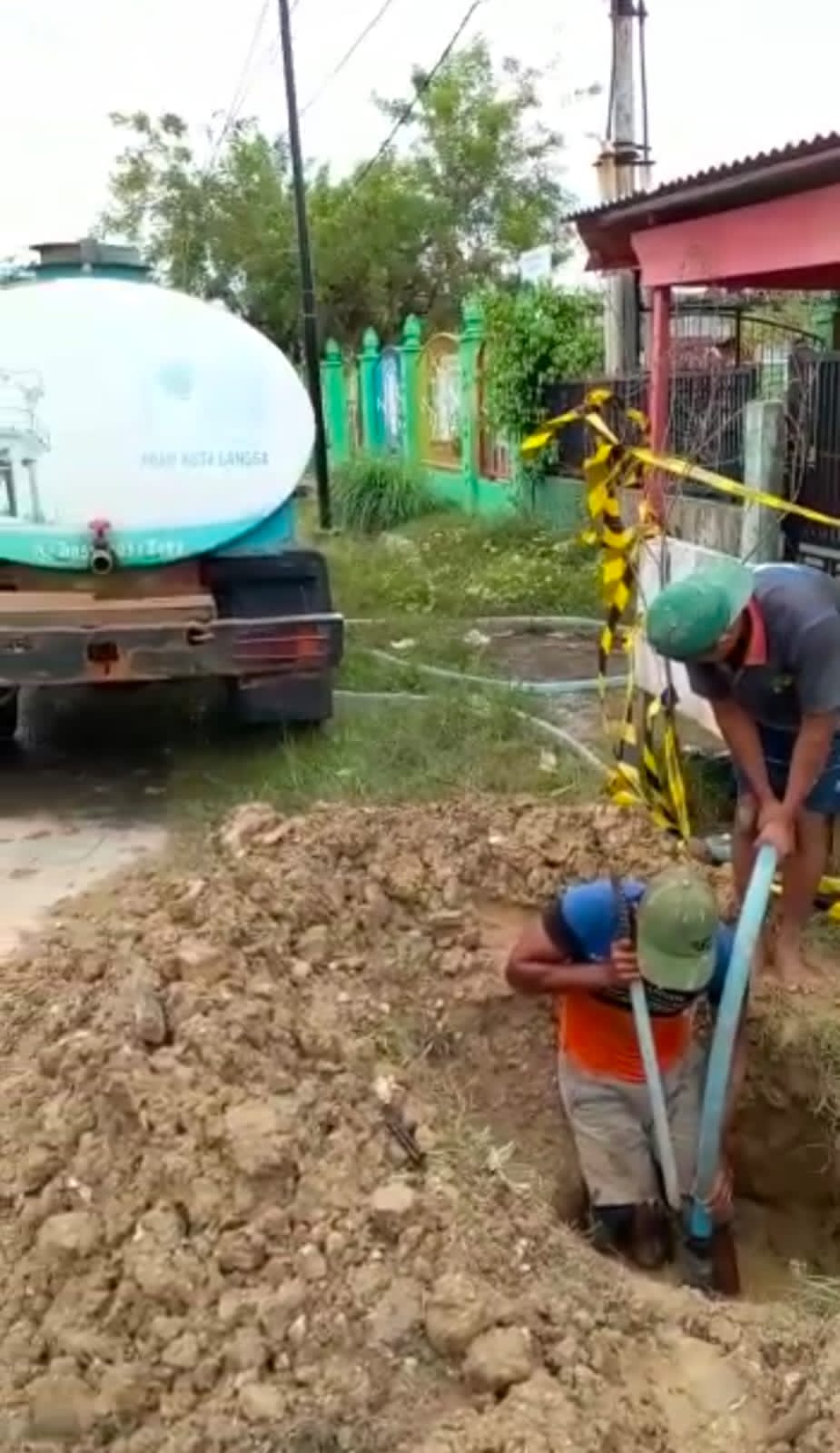 Perumda Air Minum Tirta Keumuneng Bersihkan Pipa Dan Pergantian Plasing