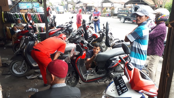 Puluhan Kendaraan Mogok Usai Isi Pertamax Bercampur Air Di SPBU Sungai Lueng Langsa