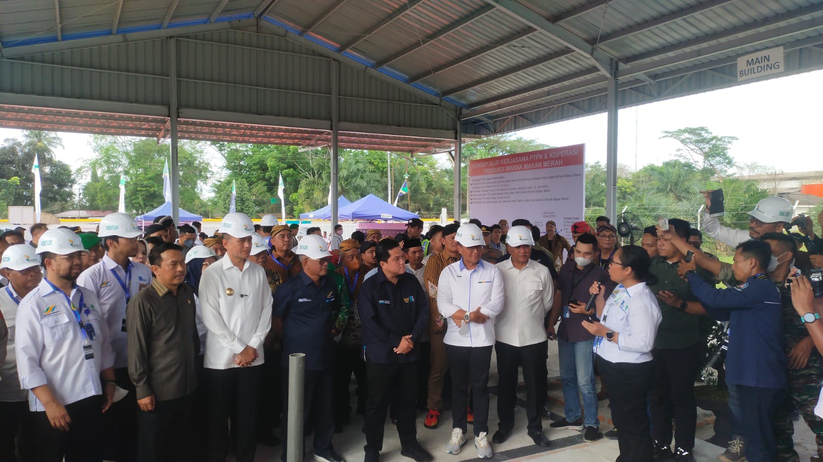 Menteri BUMN Tinjau Pembangunan Pabrik Minyak Makan Merah Di Areal PTPN2