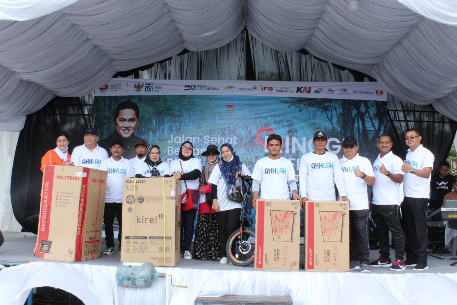 Ribuan Peserta Ikuti Jalan Sehat Bersama BUMN