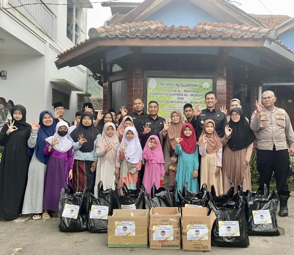 Sespimmen Dikreg Ke-63 Beri Puluhan Sembako Ke Pesantren Dan Panti Asuhan