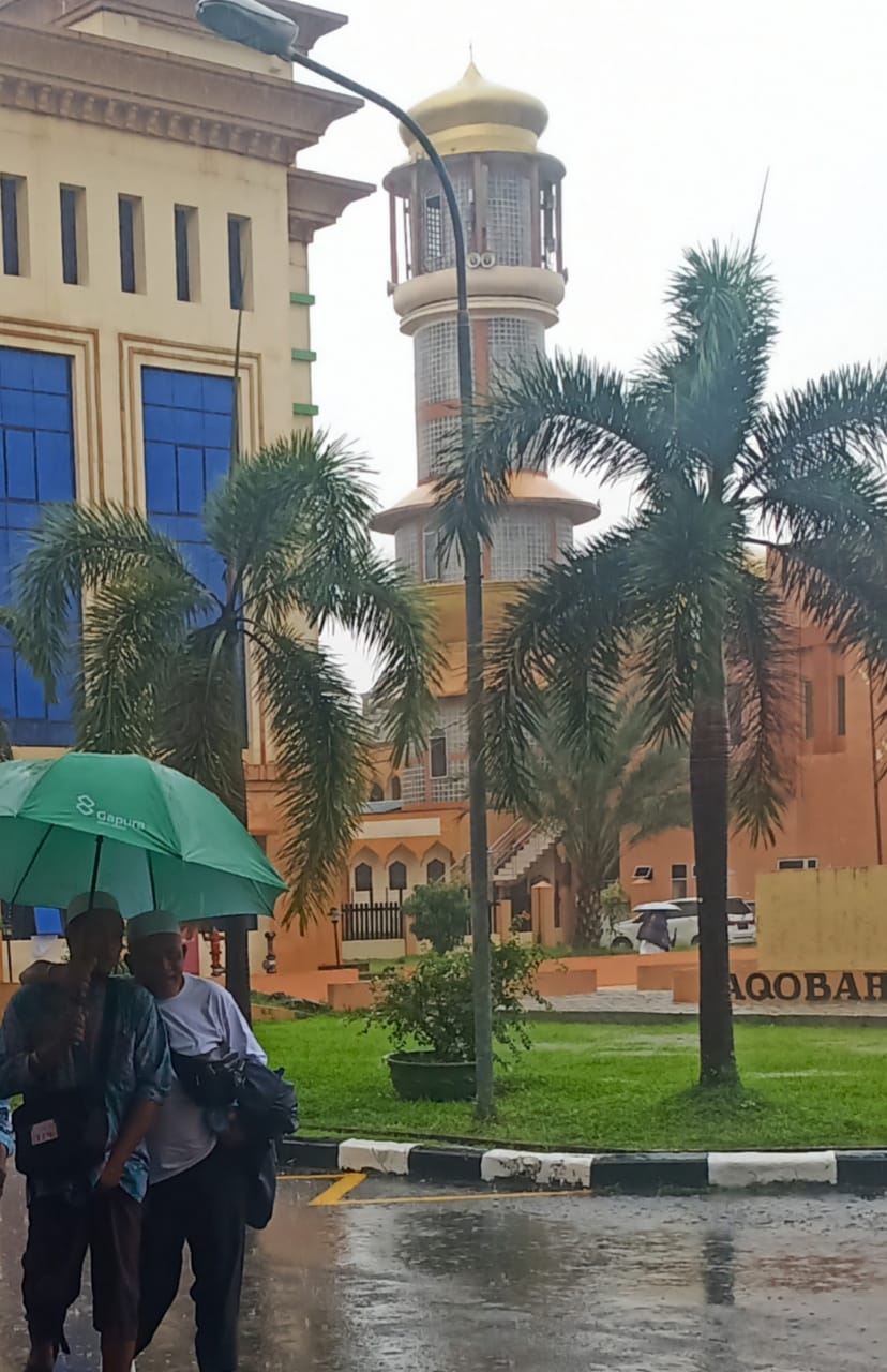 Musim Hujan UPT Asrama Haji Siapkan Bus Dan Payung Untuk Jamaah