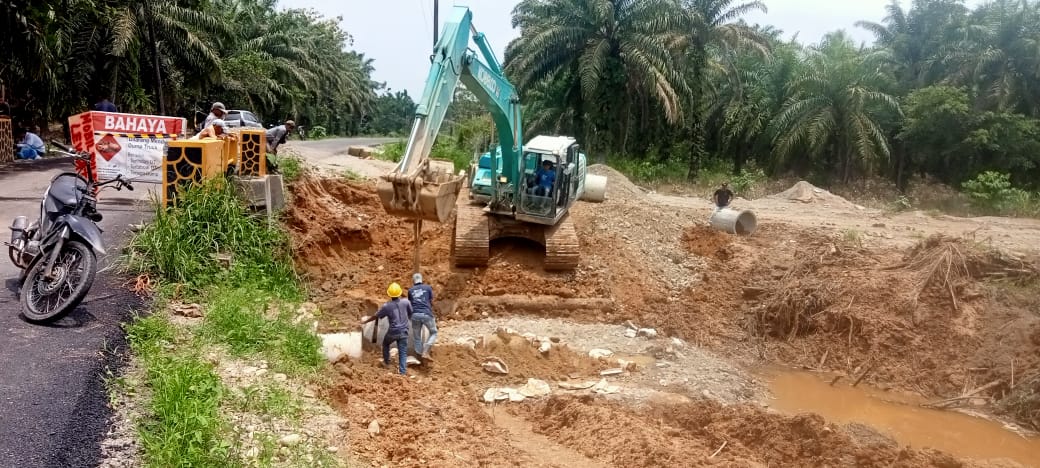 Jembatan Jebol Sinunukan-Batahan Mulai Diperbaiki