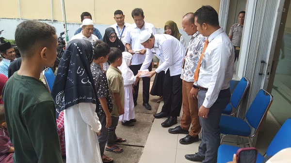 Dinsos Palas Salurkan Bansos Yapi — WASPADA