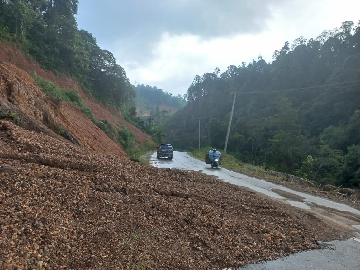 Segmen II Jalan Lintas Provinsi Kerap Longsor