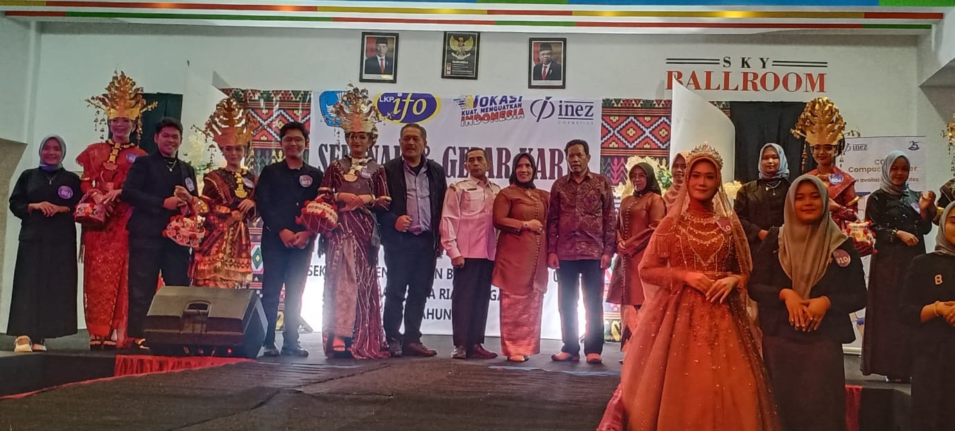 Peserta Didik LKP IFO Bidang Tata Rias Pengantin Lulus Dan Gelar Karya