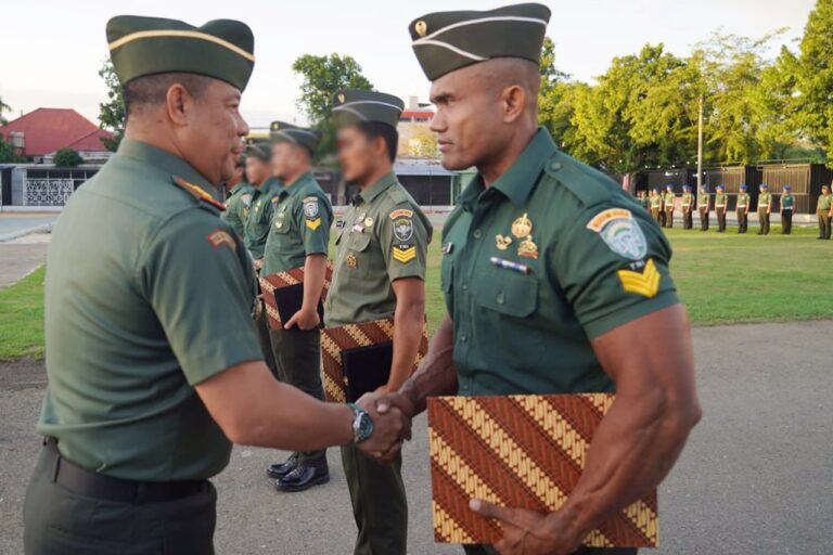 5 Prajurit Dapat Penghargaan Dari Komandan Korem 011/LW