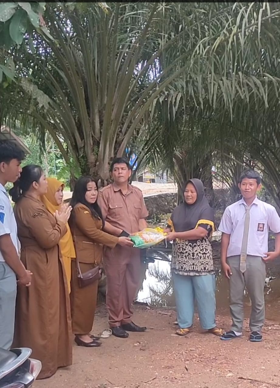Aksi Sosial SMAN 1 Sei Lepan Peduli Korban Banjir