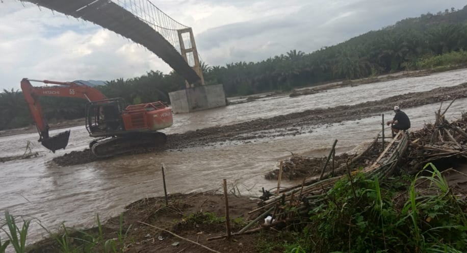 Pemkab Palas Normalisasi Sungai Pasca Bencana Banjir