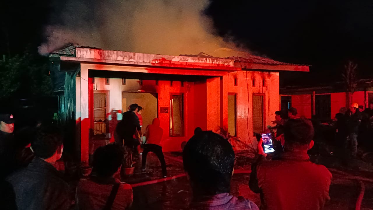 Satu Rumah Di Paranjoan Siborongborong Hangus Terbakar
