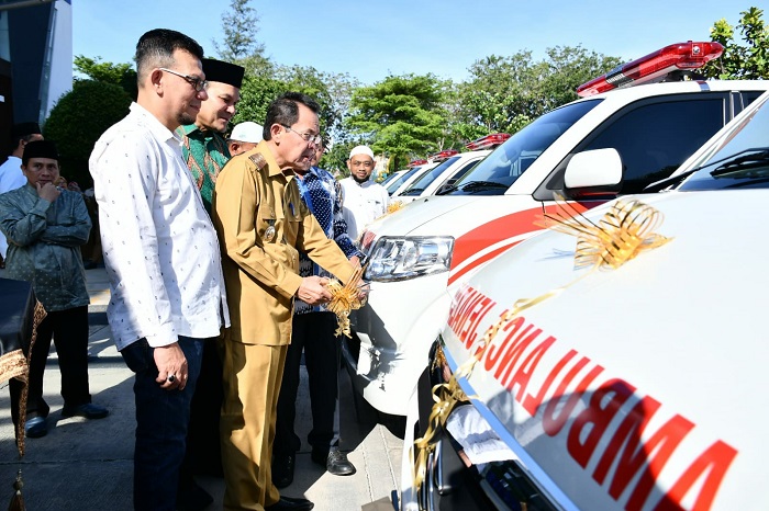 Pj Wali Kota Serahkan Lima Ambulans Jenazah