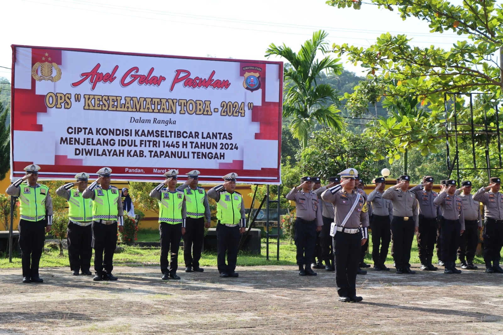 Polres Tapteng Gelar Apel Operasi Keselamatan Toba 2024