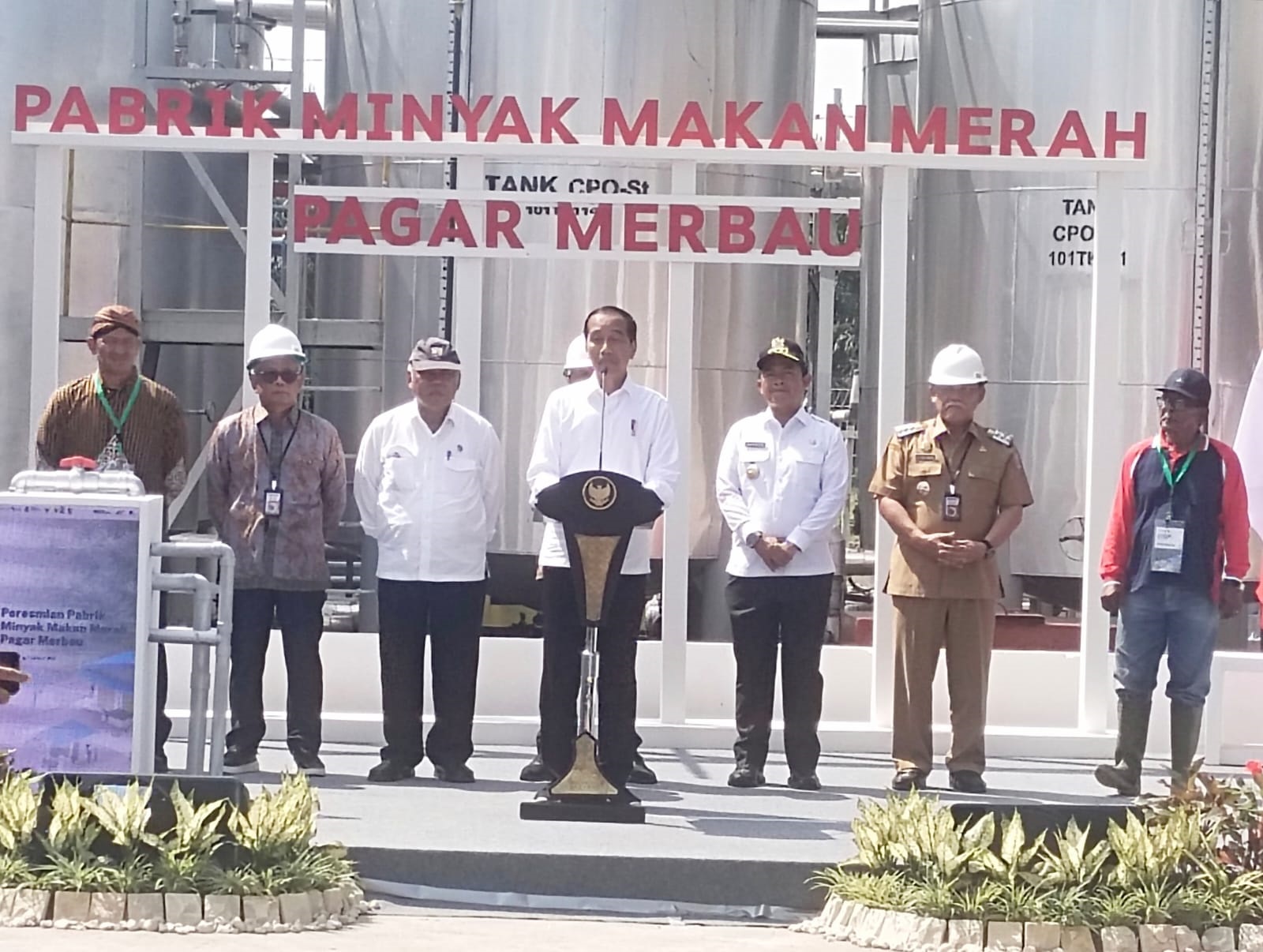 Presiden Resmikan Pabrik Minyak Makan Merah Pertama Di Indonesia