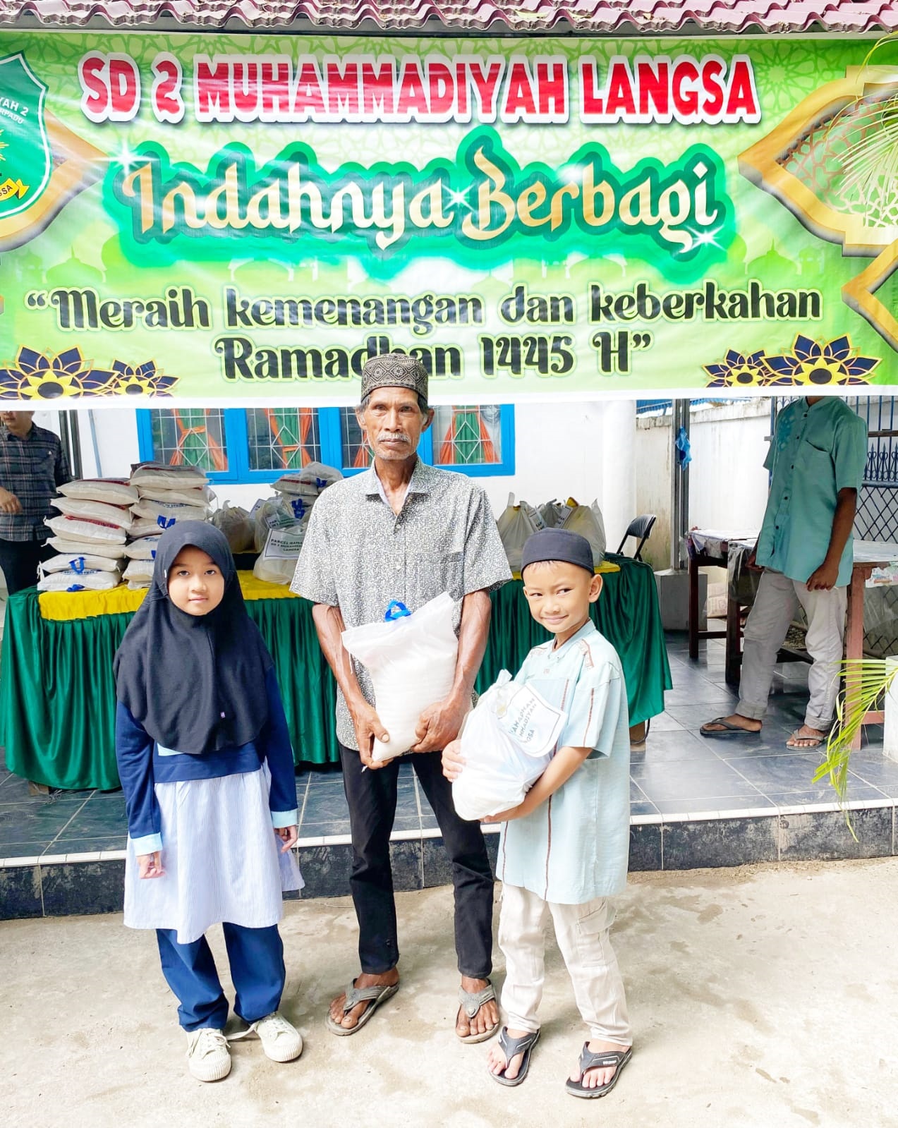 SD Muhammadiyah 2 Langsa Bagikan Paket Ramadan