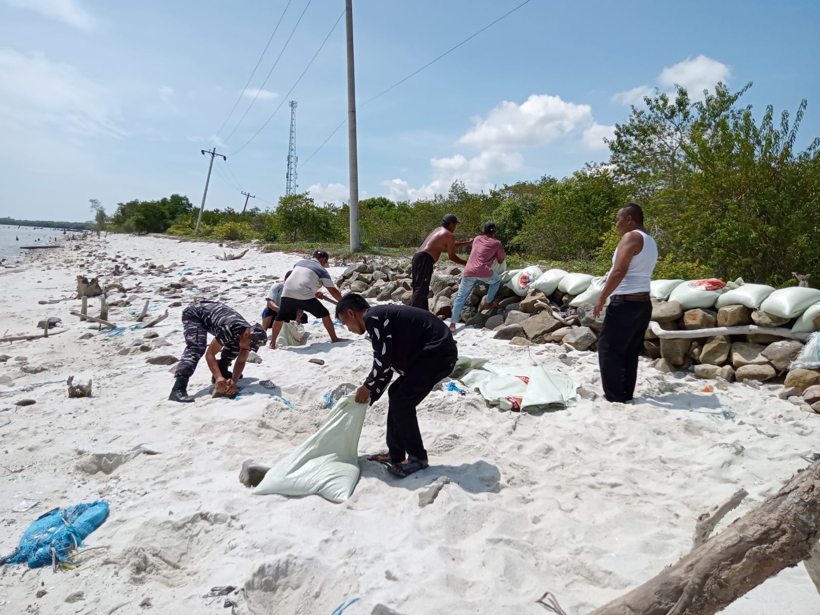 Desa Bandar Rahmat Bulanan Pasang, Ruas Jalan Amblas Warga Gotroy