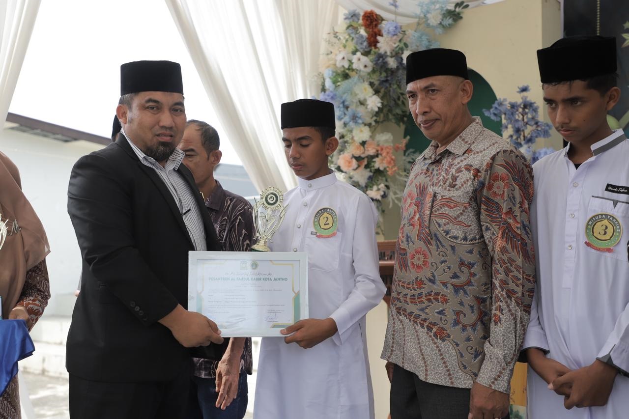 Pj Bupati Buka Tasyakur Tahfidz Angkatan III SMPN 3 Al-Fauzul Kabir Kota Jantho
