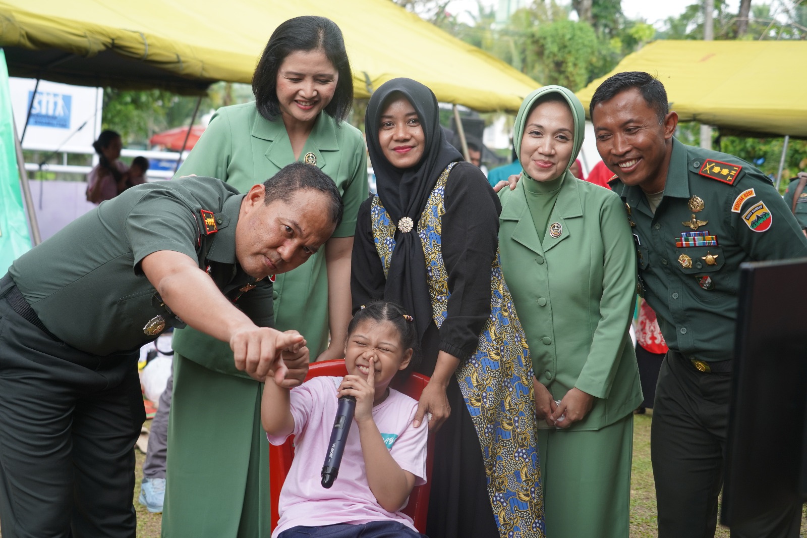 Bernyanyi Dan Berjoget Cara Danrem 022/Pantai Timur Hibur Anak Disabilitas