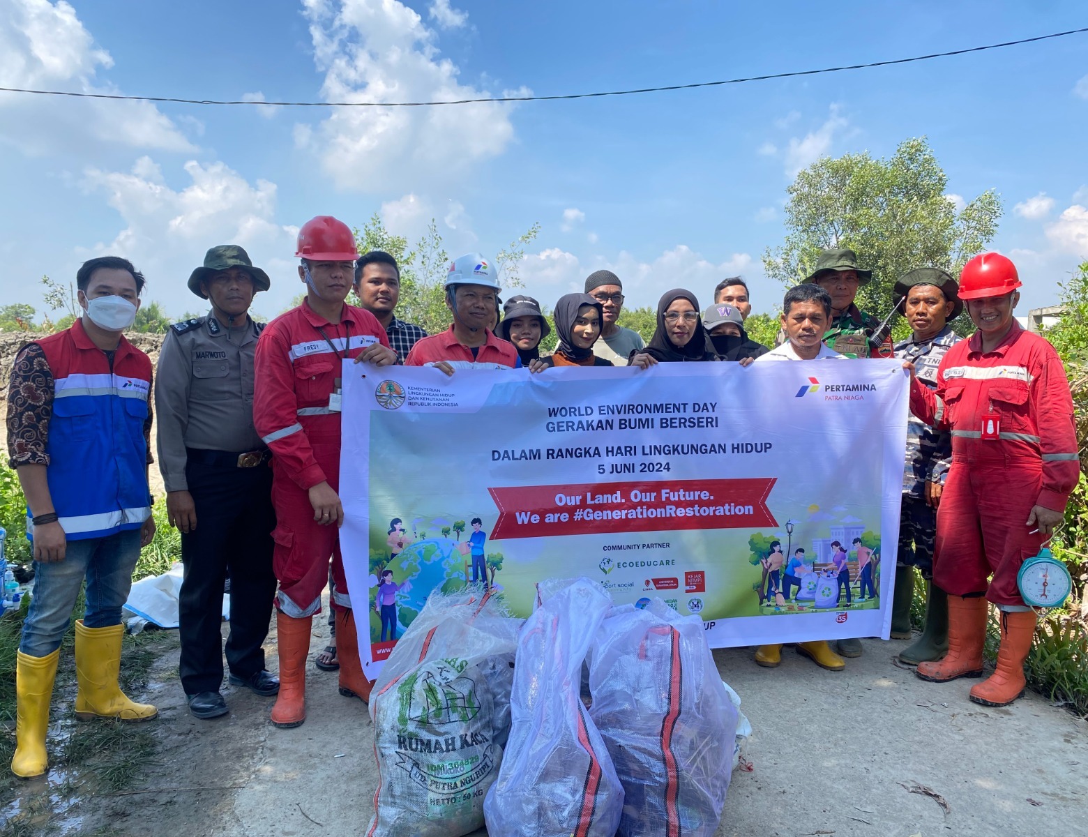 Peringati Hari Lingkungan Hidup, Pertamina Gelar Aksi Bersih Dan Penanaman Mangrove