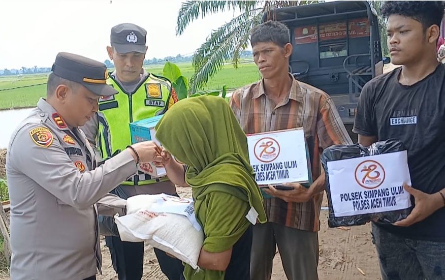 Polisi Salurkan Bantuan Ke Korban Angin Puting Beliung