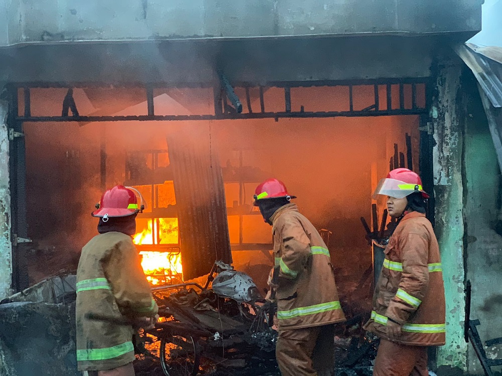 2 Ruko Ludes Terbakar, Kerugian Ditaksir Ratusan Juta Rupiah — WASPADA