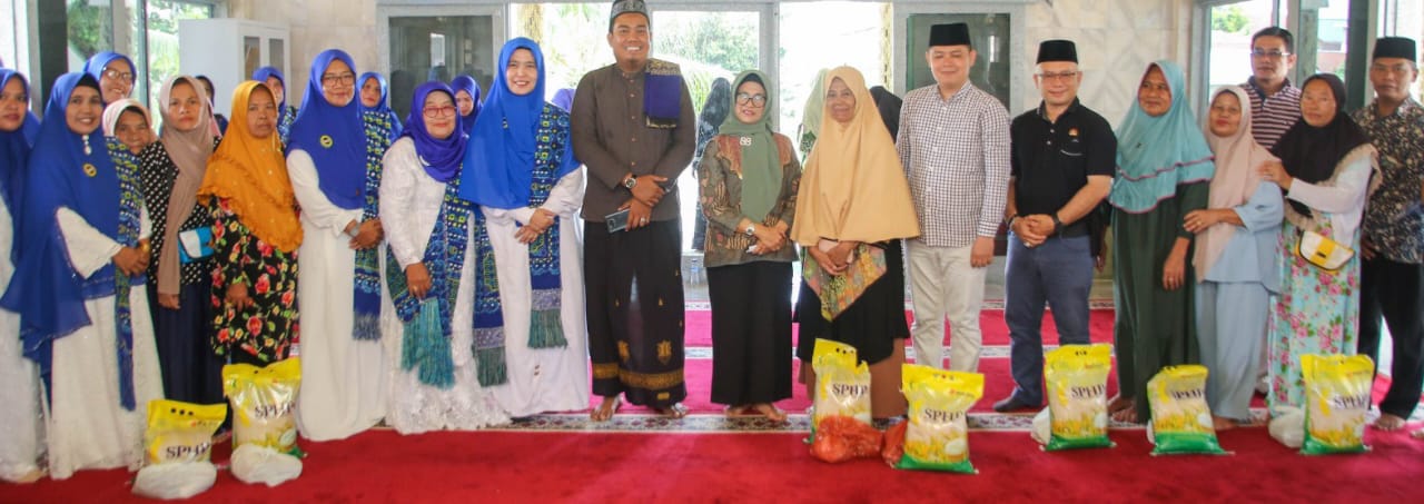 Wali Kota P. Siantar Serahkan Sembako Kaum Dhuafa Dan Anak Yatim