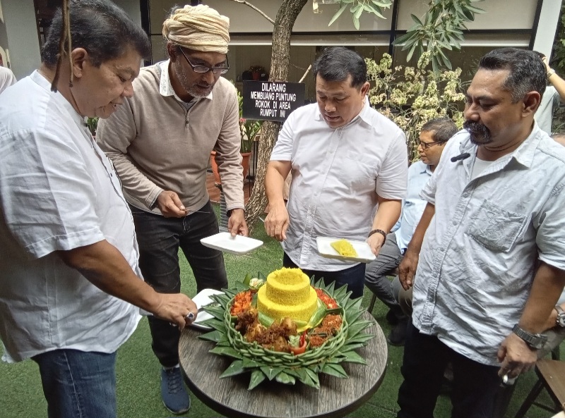 Aktivis 98 Tumpengan Milad Partai Rakyat Demokratik