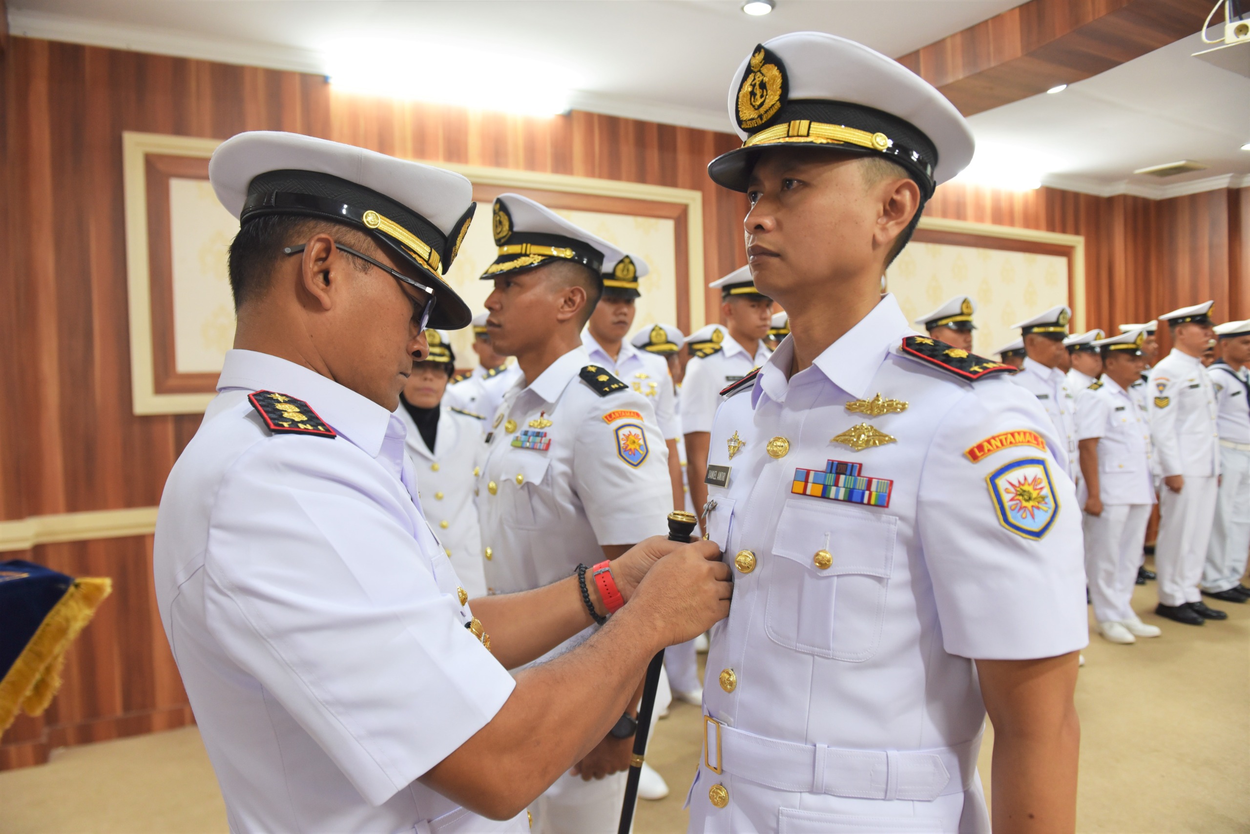 Dansatrol Lantamal I Pimpin Sertijab Dan KRI Torani-80