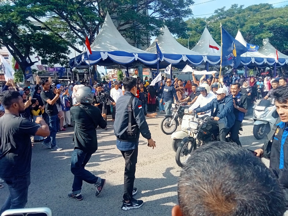 Ribuan Relawan Deklarasi Pasangan Bacalon Wali Kota Ismail - Azhar Mahmud