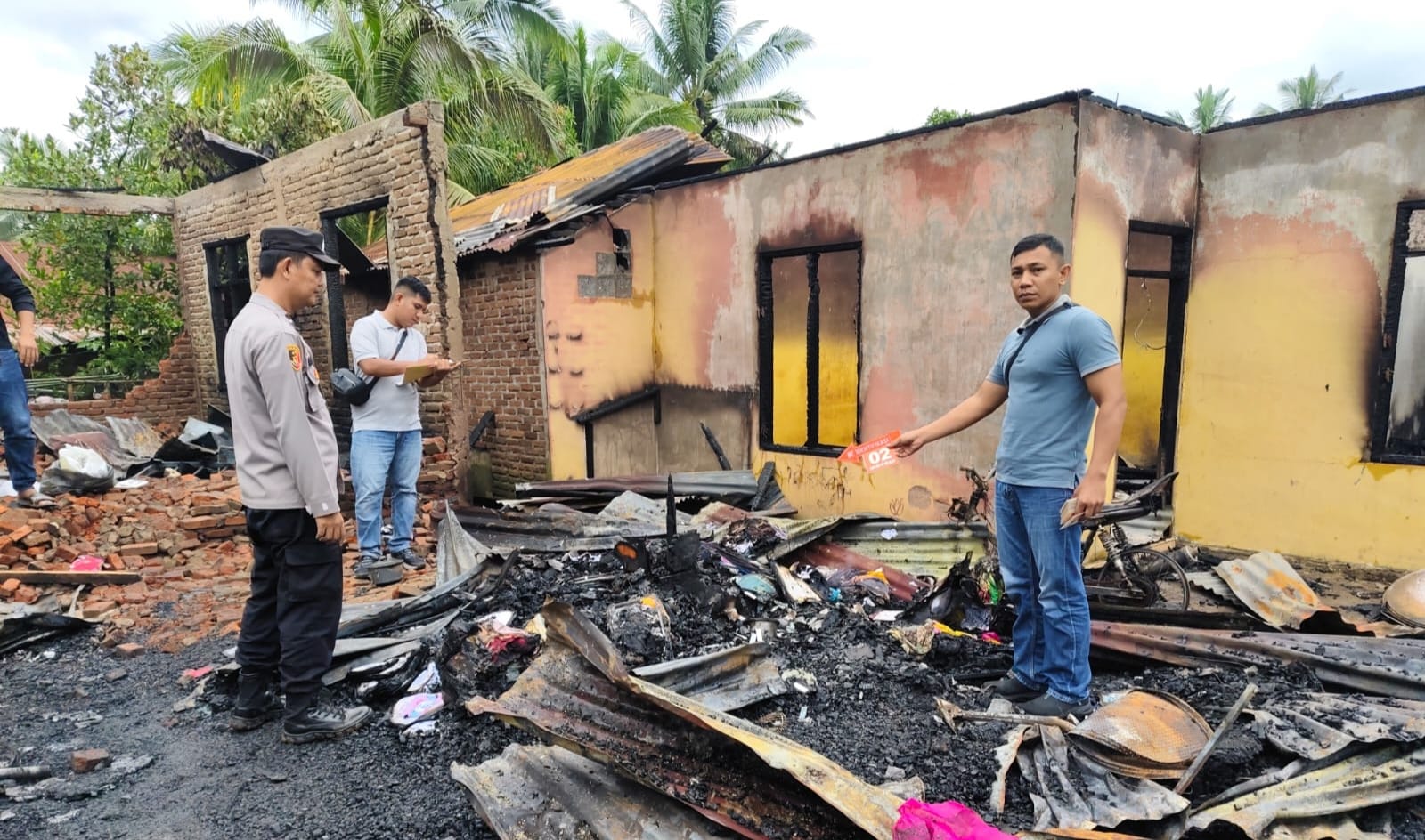 Di Sosa Dua Rumah Ludes Terbakar