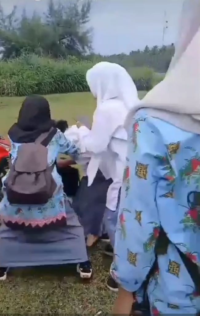 Miris, Video Perkelahian Dua Siswi SMA Di Simeulue Viral