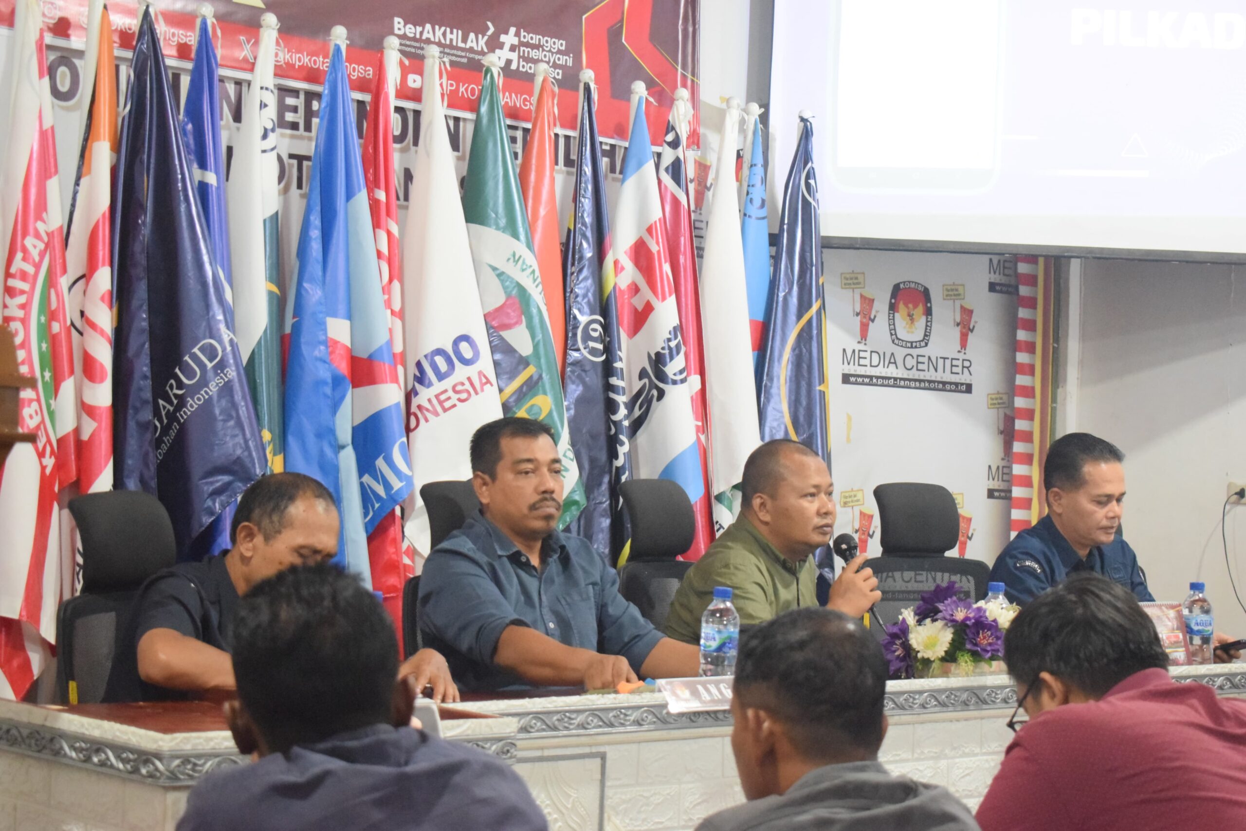 KIP Langsa Bimtek Dan Simulasi Penggunaan Aplikasi Sirekap Pilkada — WASPADA