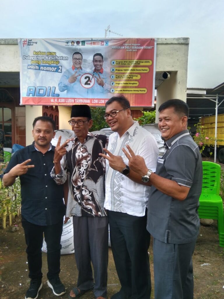 dr Asri Ludin Tambunan Serahkan Bantuan Kepada Gapoktan Tanjungmorawa B