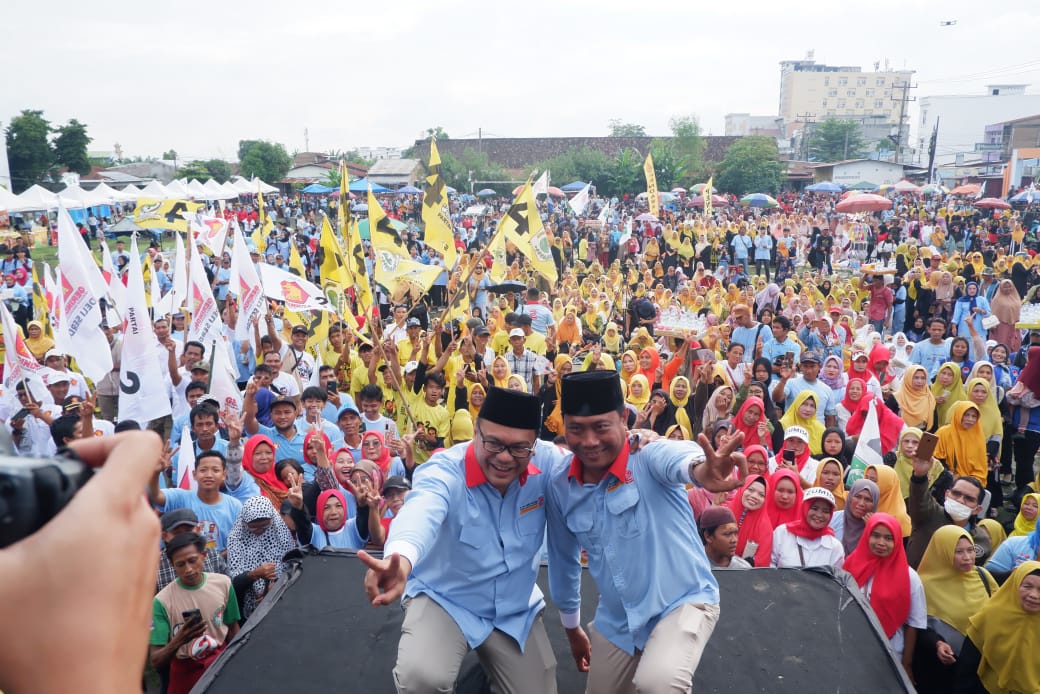Ribuan Massa Tumpah Ruah Pada Kampanye Akbar Asri Tambunan-Lom Lom Suwondo
