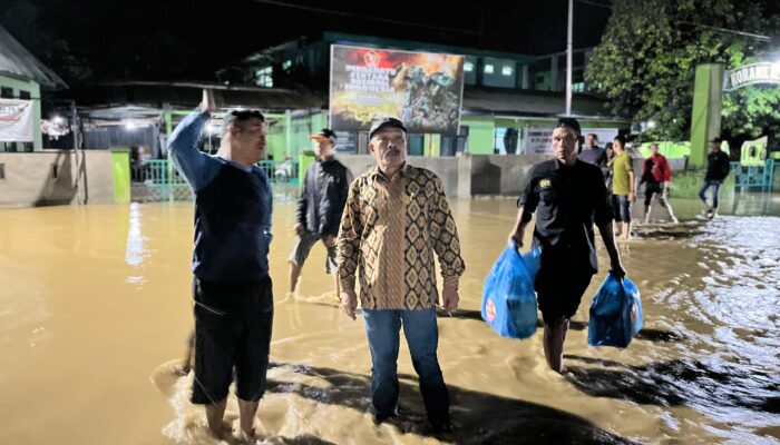Gercep H Sarjani-Alzaizi Bantu Warga Korban Banjir Luapan