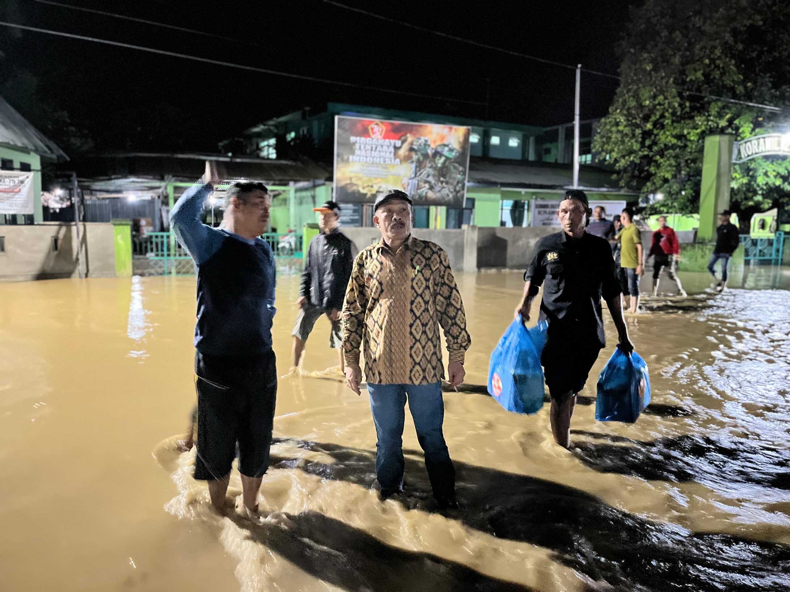 Gercep H Sarjani-Alzaizi Bantu Warga Korban Banjir Luapan