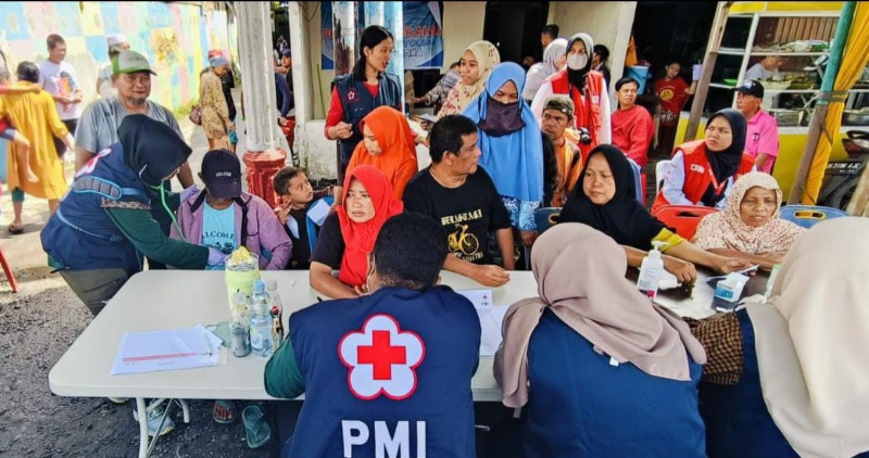 PMI Sumut Beri Pelayanan Kesehatan Gratis Bagi Masyarakat Terdampak ...