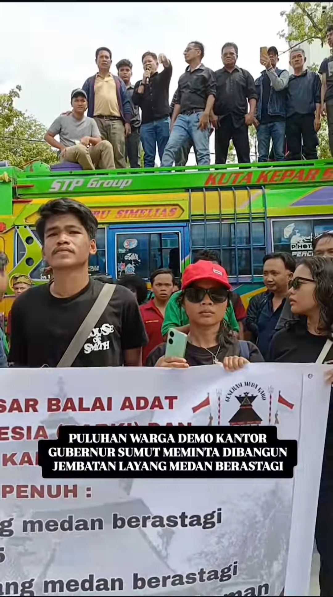 Tuntut Keselamatan, Puluhan Supir Medan-Berastagi dan Warga Demo Di ...