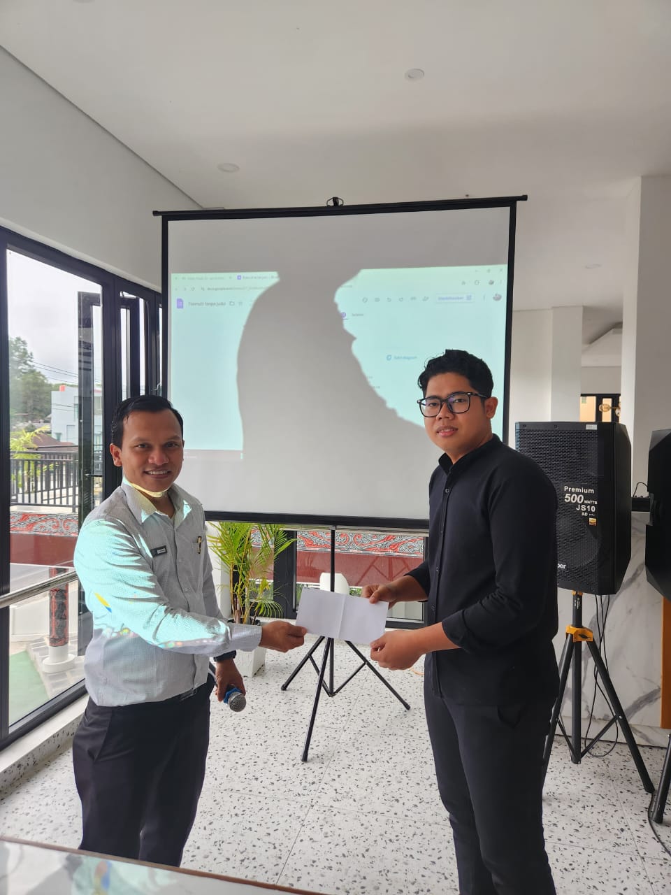 Queen Parrona Hotel by Sativa Apresiasi Karyawan Berprestasi