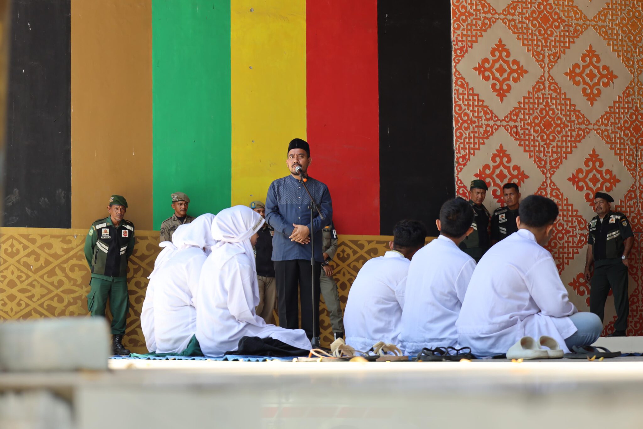 Enam Pelanggar Syariat Jalani 420 Cambukan di Banda Aceh, Salah Satunya ...